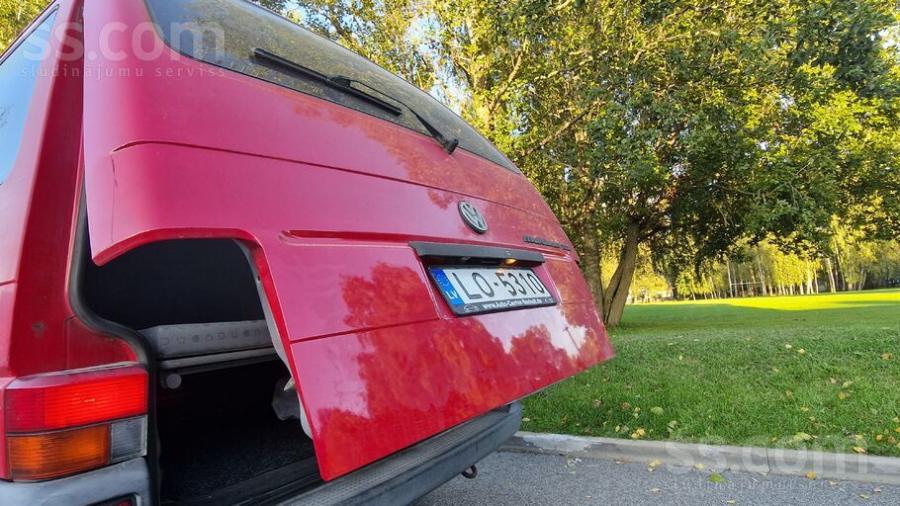 Red Volkswagen Multivan 1999 in Riga, with an engine capacity of 2.50 L and mileage of 0 thousand km for 2990 €, photo 14 on AUTOMOTO.COM.LV