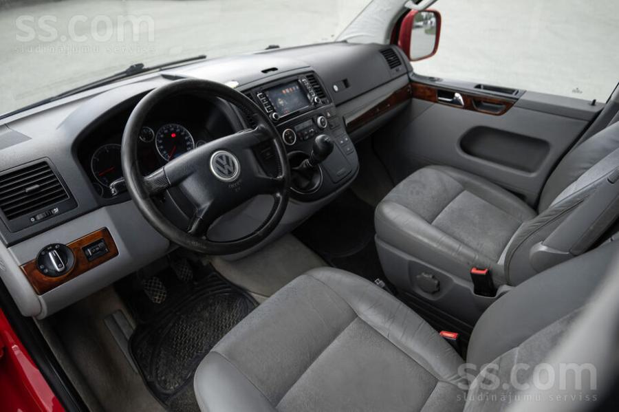 Sarkans Volkswagen Multivan 2004 Tukums, ar dzinēja tilpumu 2.50 L un nobraukumu 0 tūkst. km par 8990 €, foto 13 vietnē AUTOMOTO.COM.LV