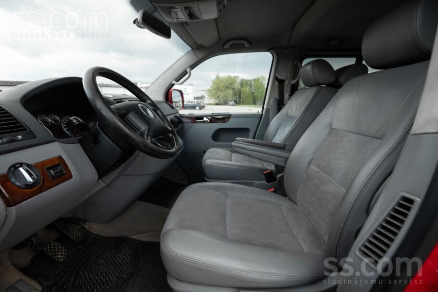 Sarkans Volkswagen Multivan 2004 Tukums, ar dzinēja tilpumu 2.50 L un nobraukumu 0 tūkst. km par 8990 €, foto 14 vietnē AUTOMOTO.COM.LV