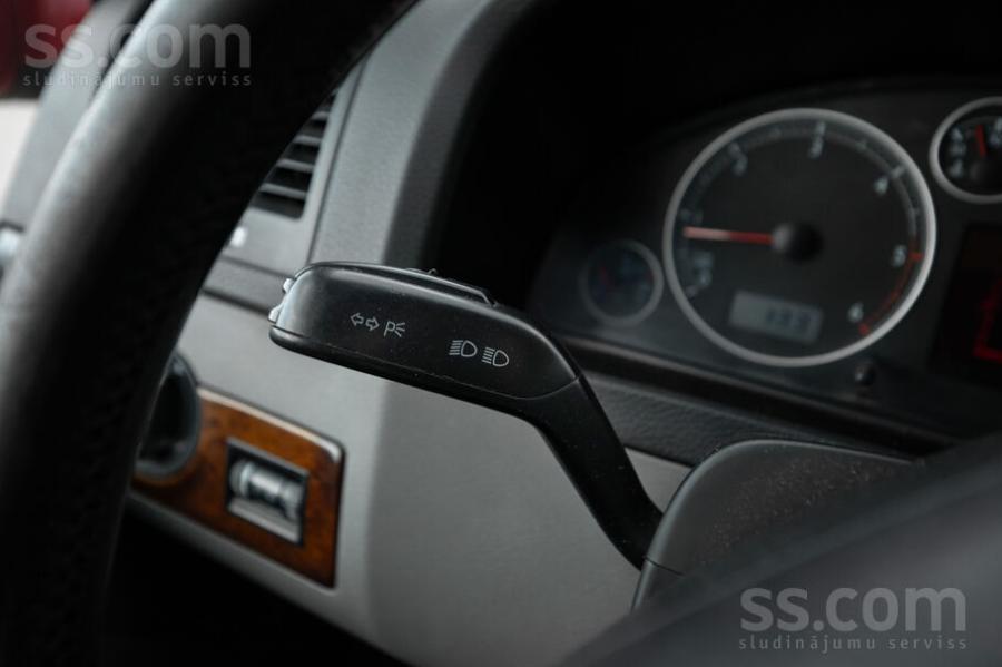 Sarkans Volkswagen Multivan 2004 Tukums, ar dzinēja tilpumu 2.50 L un nobraukumu 0 tūkst. km par 8990 €, foto 22 vietnē AUTOMOTO.COM.LV