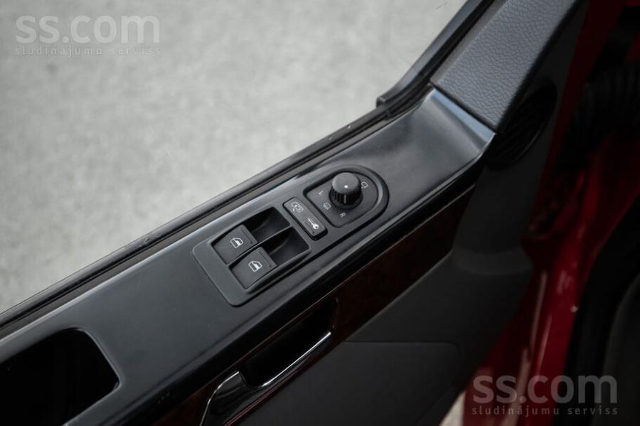 Sarkans Volkswagen Multivan 2004 Tukums, ar dzinēja tilpumu 2.50 L un nobraukumu 0 tūkst. km par 8990 €, foto 23 vietnē AUTOMOTO.COM.LV