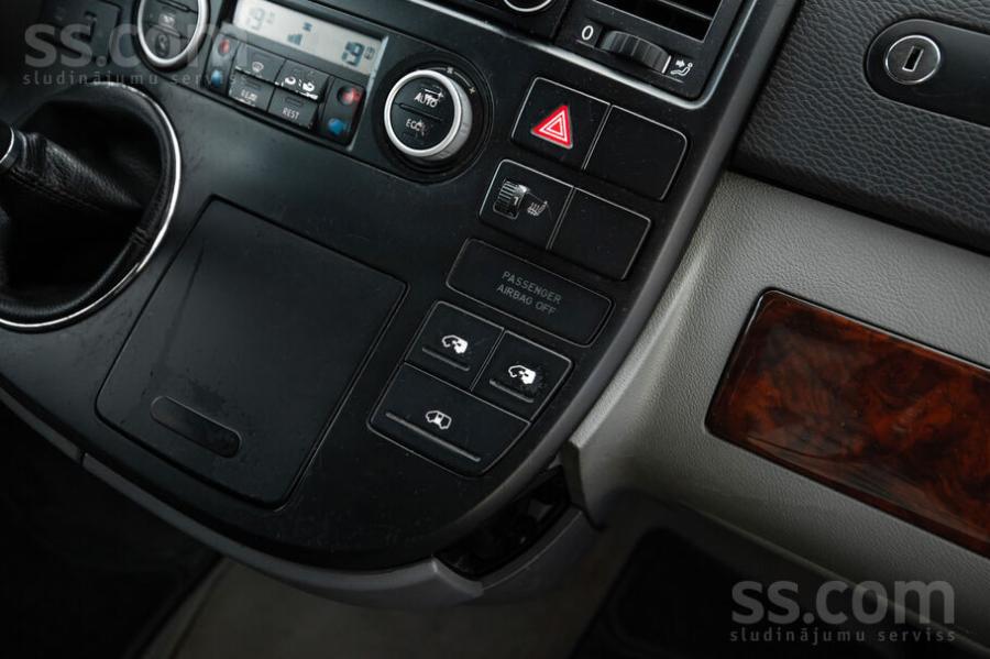 Sarkans Volkswagen Multivan 2004 Tukums, ar dzinēja tilpumu 2.50 L un nobraukumu 0 tūkst. km par 8990 €, foto 25 vietnē AUTOMOTO.COM.LV