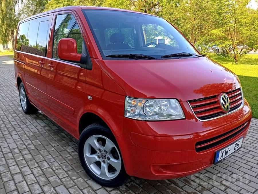 Sarkans Volkswagen Multivan 2009 Balvi, ar dzinēja tilpumu 2.50 L un nobraukumu 289 tūkst. km par 9950 €, foto 2 vietnē AUTOMOTO.COM.LV