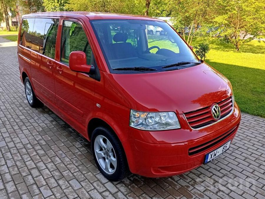 Sarkans Volkswagen Multivan 2009 Balvi, ar dzinēja tilpumu 2.50 L un nobraukumu 289 tūkst. km par 9950 €, foto 4 vietnē AUTOMOTO.COM.LV