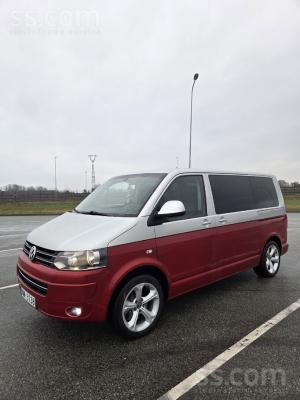 Sarkans Volkswagen Multivan 2010 Rīga, ar dzinēja tilpumu 2.00 L un nobraukumu 365 tūkst. km par 11500 €, foto  vietnē AUTOMOTO.COM.LV