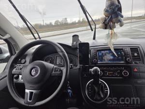 Sarkans Volkswagen Multivan 2010 Rīga, ar dzinēja tilpumu 2.00 L un nobraukumu 365 tūkst. km par 11500 €, foto 10 vietnē AUTOMOTO.COM.LV