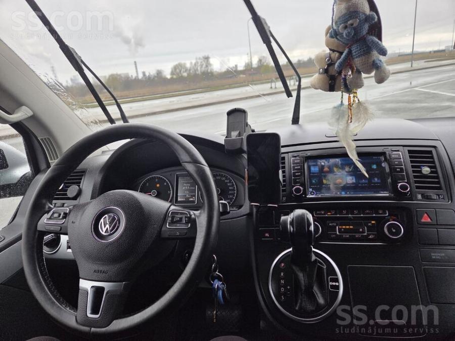 Sarkans Volkswagen Multivan 2010 Rīga, ar dzinēja tilpumu 2.00 L un nobraukumu 365 tūkst. km par 11500 €, foto 10 vietnē AUTOMOTO.COM.LV