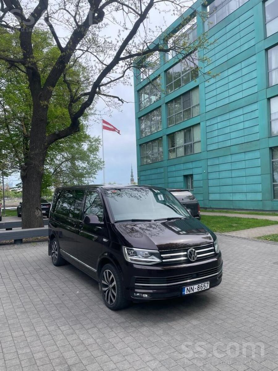Sarkans Volkswagen Multivan 2017 Rīga, ar dzinēja tilpumu 2.00 L un nobraukumu 103 tūkst. km par 33000 €, foto 1 vietnē AUTOMOTO.COM.LV