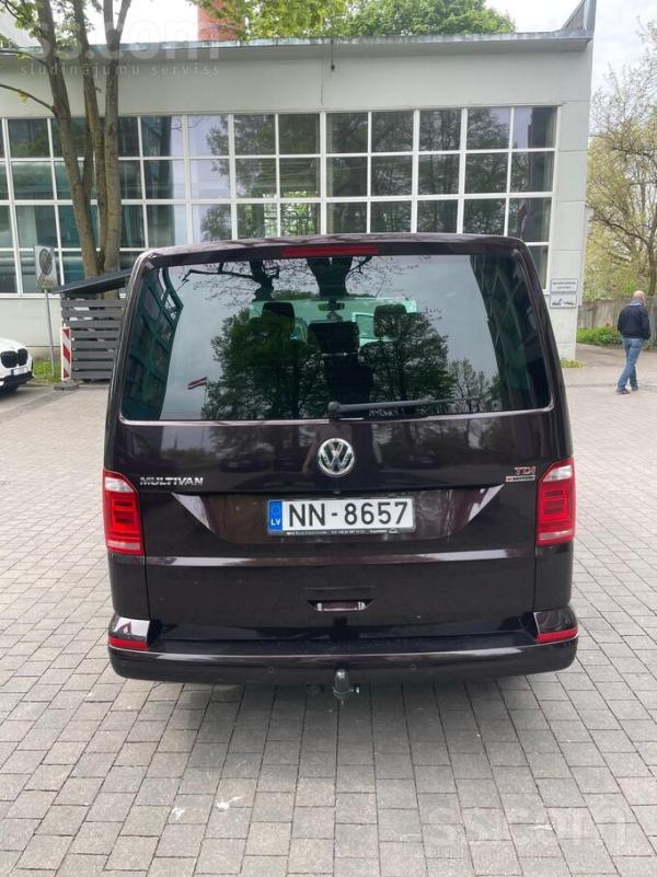 Sarkans Volkswagen Multivan 2017 Rīga, ar dzinēja tilpumu 2.00 L un nobraukumu 103 tūkst. km par 33000 €, foto 4 vietnē AUTOMOTO.COM.LV