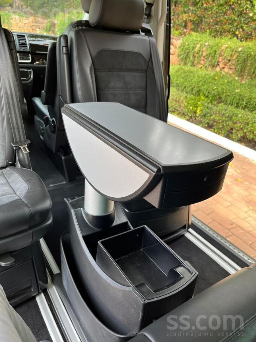 Sarkans Volkswagen Multivan 2017 Rīga, ar dzinēja tilpumu 2.00 L un nobraukumu 103 tūkst. km par 33000 €, foto 12 vietnē AUTOMOTO.COM.LV
