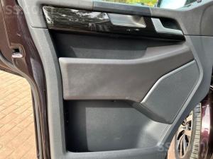 Sarkans Volkswagen Multivan 2017 Rīga, ar dzinēja tilpumu 2.00 L un nobraukumu 103 tūkst. km par 33000 €, foto 13 vietnē AUTOMOTO.COM.LV