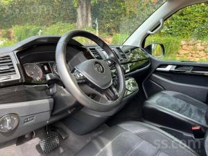 Sarkans Volkswagen Multivan 2017 Rīga, ar dzinēja tilpumu 2.00 L un nobraukumu 103 tūkst. km par 33000 €, foto 14 vietnē AUTOMOTO.COM.LV