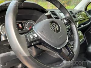 Sarkans Volkswagen Multivan 2017 Rīga, ar dzinēja tilpumu 2.00 L un nobraukumu 103 tūkst. km par 33000 €, foto 15 vietnē AUTOMOTO.COM.LV