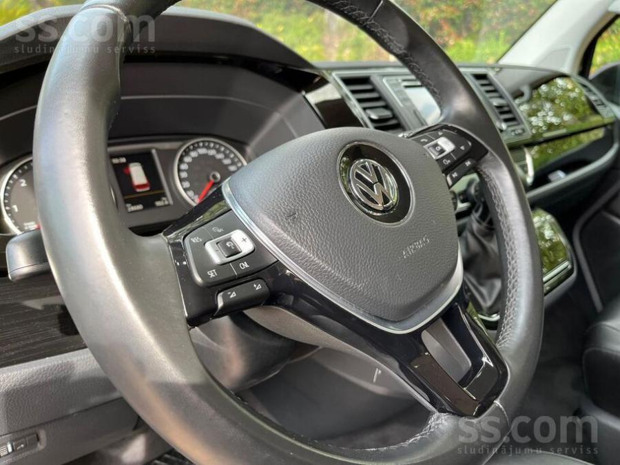 Sarkans Volkswagen Multivan 2017 Rīga, ar dzinēja tilpumu 2.00 L un nobraukumu 103 tūkst. km par 33000 €, foto 15 vietnē AUTOMOTO.COM.LV