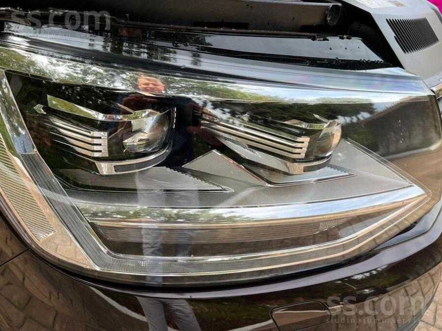 Sarkans Volkswagen Multivan 2017 Rīga, ar dzinēja tilpumu 2.00 L un nobraukumu 103 tūkst. km par 33000 €, foto 18 vietnē AUTOMOTO.COM.LV