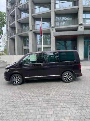 Sarkans Volkswagen Multivan 2017 Rīga, ar dzinēja tilpumu 2.00 L un nobraukumu 103 tūkst. km par 33000 €, foto 19 vietnē AUTOMOTO.COM.LV