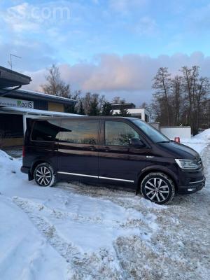 Red Volkswagen Multivan 2017 in Riga, with an engine capacity of 2.00 L and mileage of 95 thousand km for 34999 €, photo 4 on AUTOMOTO.COM.LV