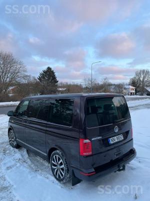 Red Volkswagen Multivan 2017 in Riga, with an engine capacity of 2.00 L and mileage of 95 thousand km for 34999 €, photo 12 on AUTOMOTO.COM.LV