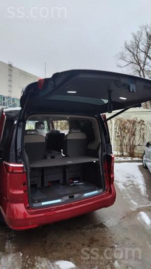 Sarkans Volkswagen Multivan 2024 Jūrmala, ar dzinēja tilpumu 2.00 L un nobraukumu 35 tūkst. km par 53500 €, foto 5 vietnē AUTOMOTO.COM.LV