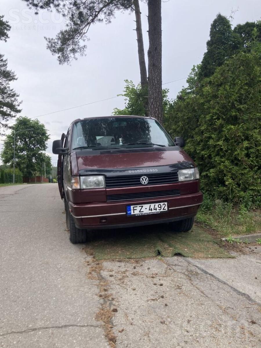 Sarkans Volkswagen Multivan 1995 Rīga, ar dzinēja tilpumu 1.90 L un nobraukumu 425 tūkst. km par 3300 €, foto 1 vietnē AUTOMOTO.COM.LV