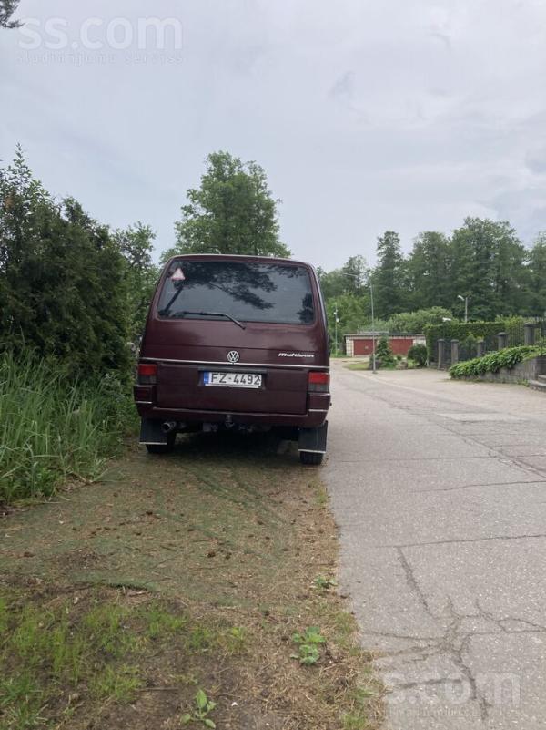 Red Volkswagen Multivan 1995 in Riga, with an engine capacity of 1.90 L and mileage of 425 thousand km for 3300 €, photo 4 on AUTOMOTO.COM.LV