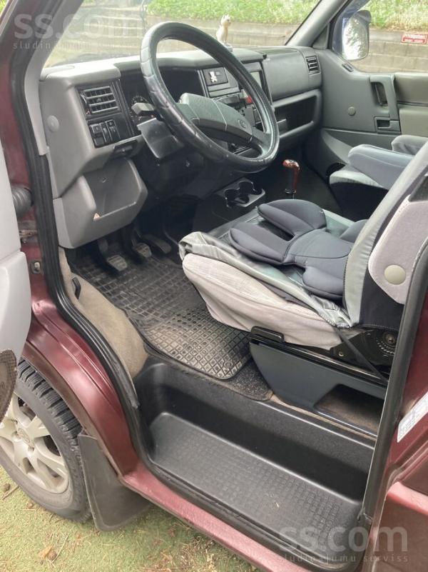 Red Volkswagen Multivan 1995 in Riga, with an engine capacity of 1.90 L and mileage of 425 thousand km for 3300 €, photo 8 on AUTOMOTO.COM.LV