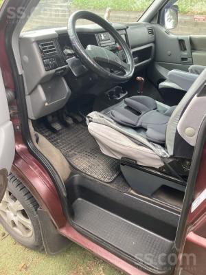 Sarkans Volkswagen Multivan 1995 Rīga, ar dzinēja tilpumu 1.90 L un nobraukumu 425 tūkst. km par 3300 €, foto 9 vietnē AUTOMOTO.COM.LV