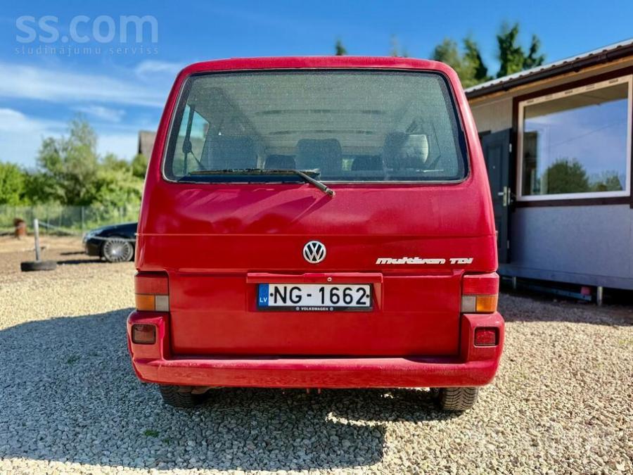 Sarkans Volkswagen Multivan 1997 Rēzekne, ar dzinēja tilpumu 2.50 L un nobraukumu 441 tūkst. km par 3750 €, foto 6 vietnē AUTOMOTO.COM.LV