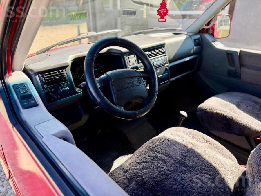 Sarkans Volkswagen Multivan 1997 Rēzekne, ar dzinēja tilpumu 2.50 L un nobraukumu 441 tūkst. km par 3750 €, foto 7 vietnē AUTOMOTO.COM.LV