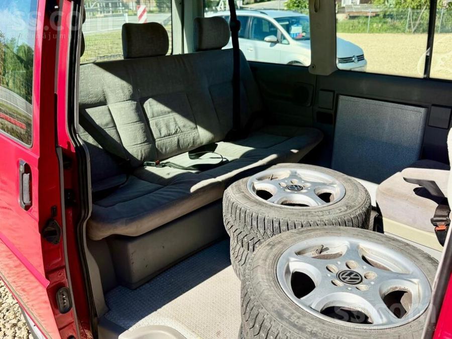 Sarkans Volkswagen Multivan 1997 Rēzekne, ar dzinēja tilpumu 2.50 L un nobraukumu 441 tūkst. km par 3750 €, foto 8 vietnē AUTOMOTO.COM.LV