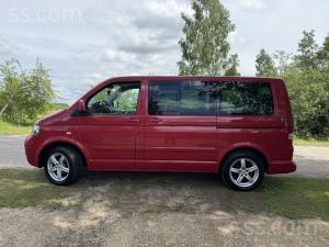 Red Volkswagen Multivan 2004 in Rezekne, with an engine capacity of 2.50 L and mileage of 247 thousand km for 6300 €, photo 3 on AUTOMOTO.COM.LV