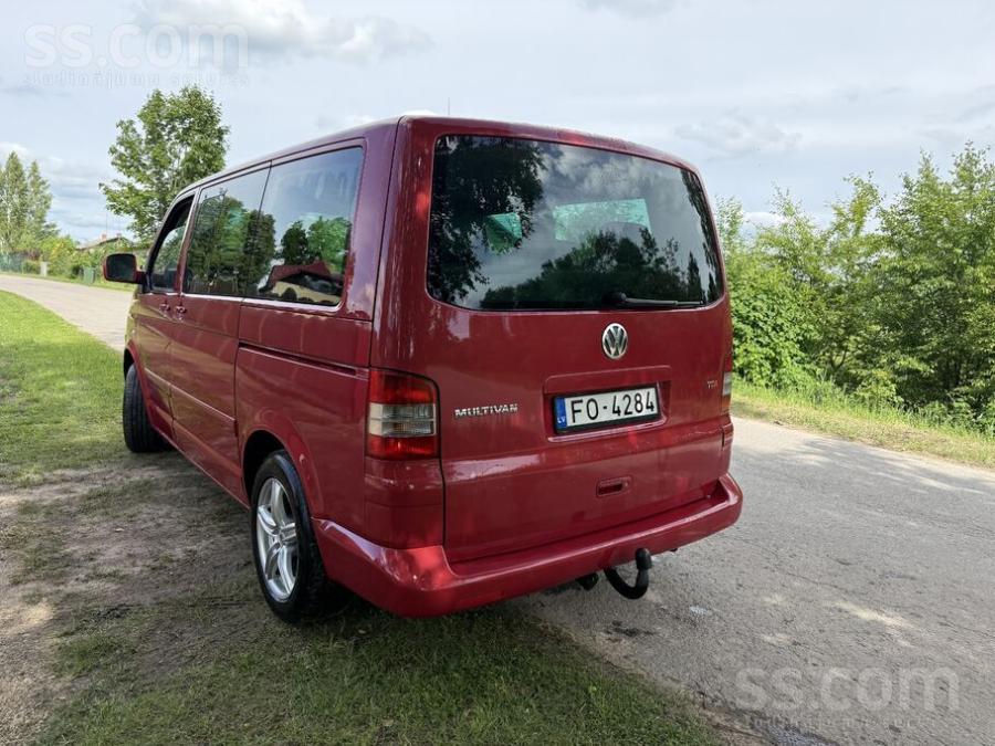 Red Volkswagen Multivan 2004 in Rezekne, with an engine capacity of 2.50 L and mileage of 247 thousand km for 6300 €, photo 4 on AUTOMOTO.COM.LV