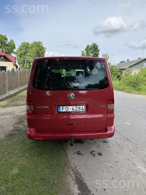Red Volkswagen Multivan 2004 in Rezekne, with an engine capacity of 2.50 L and mileage of 247 thousand km for 6300 €, photo 5 on AUTOMOTO.COM.LV