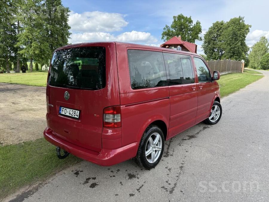 Red Volkswagen Multivan 2004 in Rezekne, with an engine capacity of 2.50 L and mileage of 247 thousand km for 6300 €, photo 6 on AUTOMOTO.COM.LV