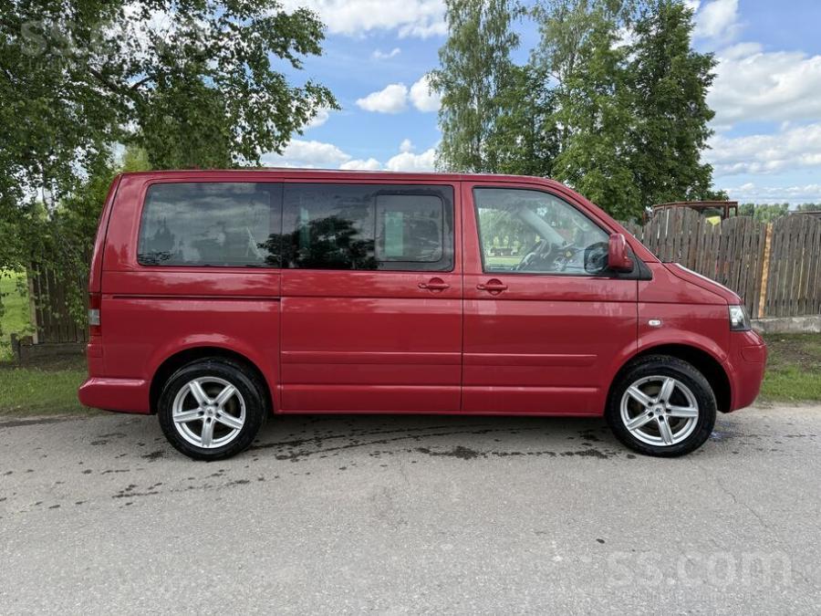 Red Volkswagen Multivan 2004 in Rezekne, with an engine capacity of 2.50 L and mileage of 247 thousand km for 6300 €, photo 7 on AUTOMOTO.COM.LV