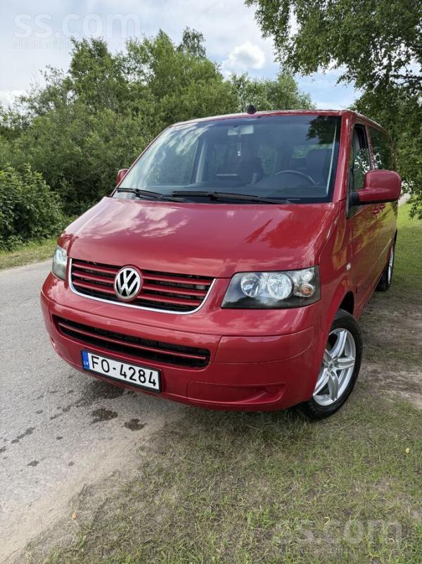 Sarkans Volkswagen Multivan 2004 Rēzekne, ar dzinēja tilpumu 2.50 L un nobraukumu 247 tūkst. km par 6300 €, foto 9 vietnē AUTOMOTO.COM.LV
