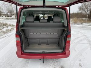 Red Volkswagen Multivan 2004 in Rezekne, with an engine capacity of 2.50 L and mileage of 247 thousand km for 6300 €, photo 25 on AUTOMOTO.COM.LV