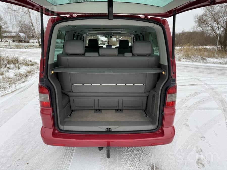 Red Volkswagen Multivan 2004 in Rezekne, with an engine capacity of 2.50 L and mileage of 247 thousand km for 6300 €, photo 25 on AUTOMOTO.COM.LV