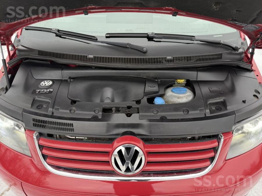 Red Volkswagen Multivan 2004 in Rezekne, with an engine capacity of 2.50 L and mileage of 247 thousand km for 6300 €, photo 26 on AUTOMOTO.COM.LV