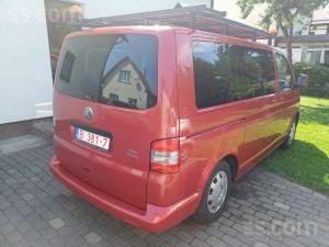 Sarkans Volkswagen Multivan 2007 Rīga, ar dzinēja tilpumu 2.50 L un nobraukumu 201 tūkst. km par 6400 €, foto 3 vietnē AUTOMOTO.COM.LV
