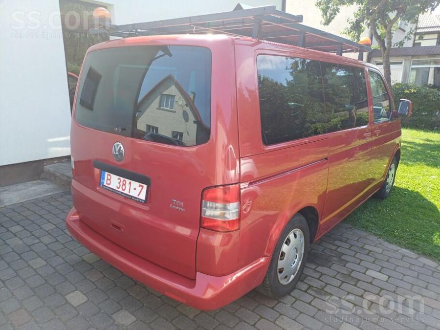 Sarkans Volkswagen Multivan 2007 Rīga, ar dzinēja tilpumu 2.50 L un nobraukumu 201 tūkst. km par 6400 €, foto 3 vietnē AUTOMOTO.COM.LV
