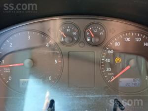 Sarkans Volkswagen Multivan 2007 Rīga, ar dzinēja tilpumu 2.50 L un nobraukumu 201 tūkst. km par 6400 €, foto 8 vietnē AUTOMOTO.COM.LV