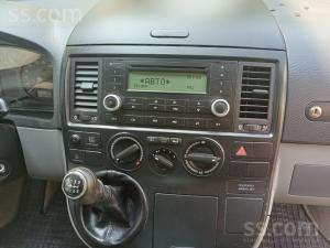 Sarkans Volkswagen Multivan 2007 Rīga, ar dzinēja tilpumu 2.50 L un nobraukumu 201 tūkst. km par 6400 €, foto 9 vietnē AUTOMOTO.COM.LV