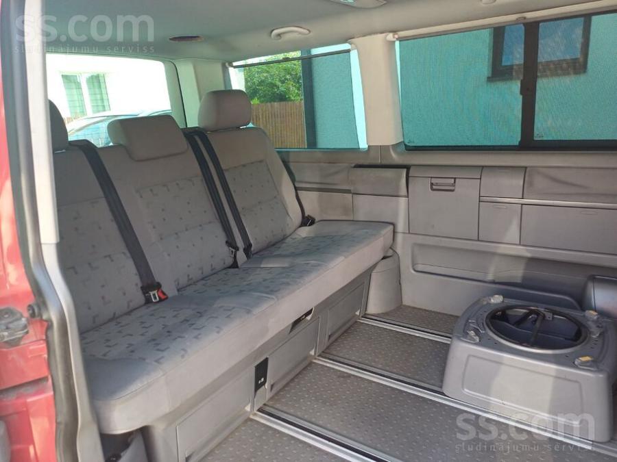 Sarkans Volkswagen Multivan 2007 Rīga, ar dzinēja tilpumu 2.50 L un nobraukumu 201 tūkst. km par 6400 €, foto 14 vietnē AUTOMOTO.COM.LV