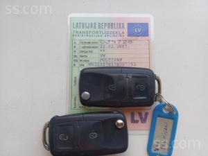 Sarkans Volkswagen Multivan 2007 Rīga, ar dzinēja tilpumu 2.50 L un nobraukumu 201 tūkst. km par 6400 €, foto 24 vietnē AUTOMOTO.COM.LV