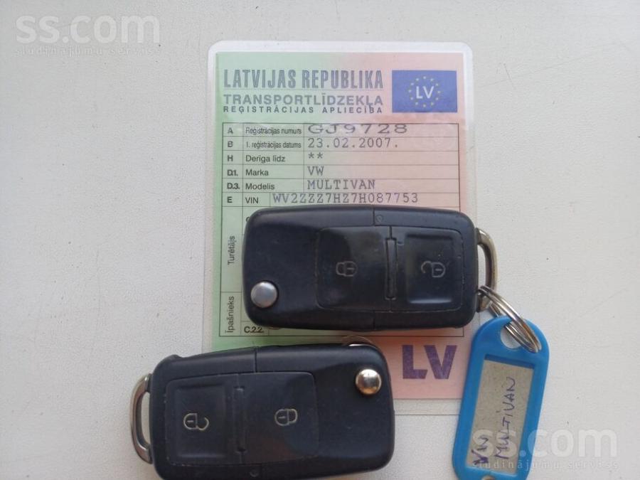 Sarkans Volkswagen Multivan 2007 Rīga, ar dzinēja tilpumu 2.50 L un nobraukumu 201 tūkst. km par 6400 €, foto 24 vietnē AUTOMOTO.COM.LV