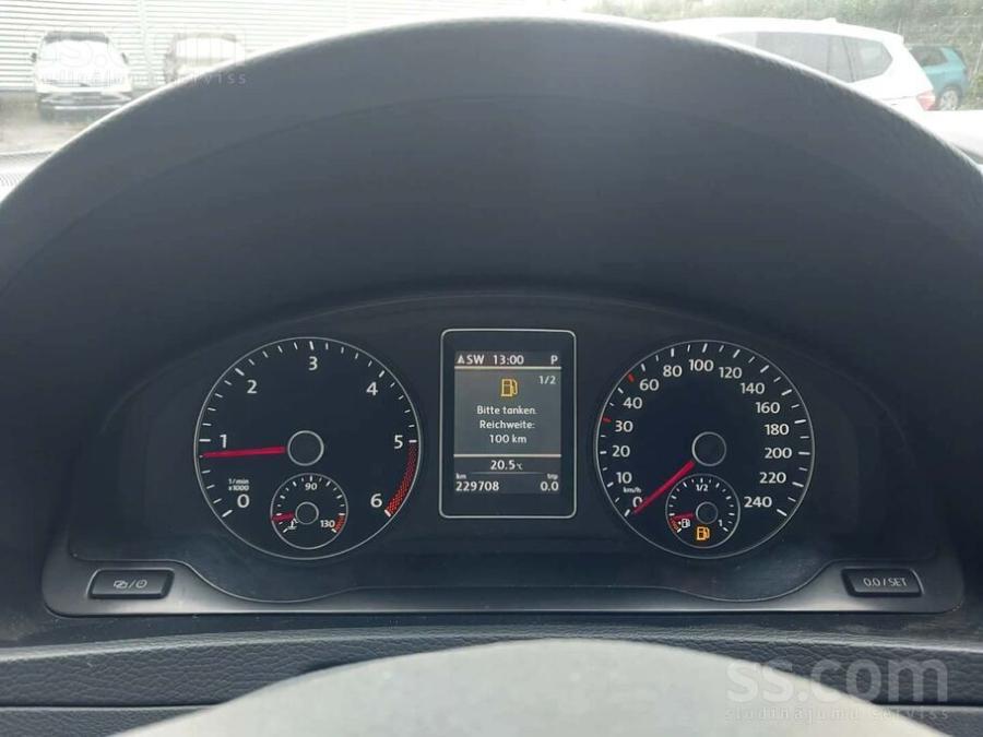 Red Volkswagen Multivan 2012 in Tukums, with an engine capacity of 2.00 L and mileage of 229 thousand km for 17500 €, photo 7 on AUTOMOTO.COM.LV