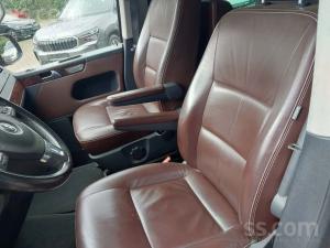 Red Volkswagen Multivan 2012 in Tukums, with an engine capacity of 2.00 L and mileage of 229 thousand km for 17500 €, photo 23 on AUTOMOTO.COM.LV