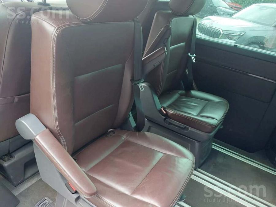 Red Volkswagen Multivan 2012 in Tukums, with an engine capacity of 2.00 L and mileage of 229 thousand km for 17500 €, photo 24 on AUTOMOTO.COM.LV