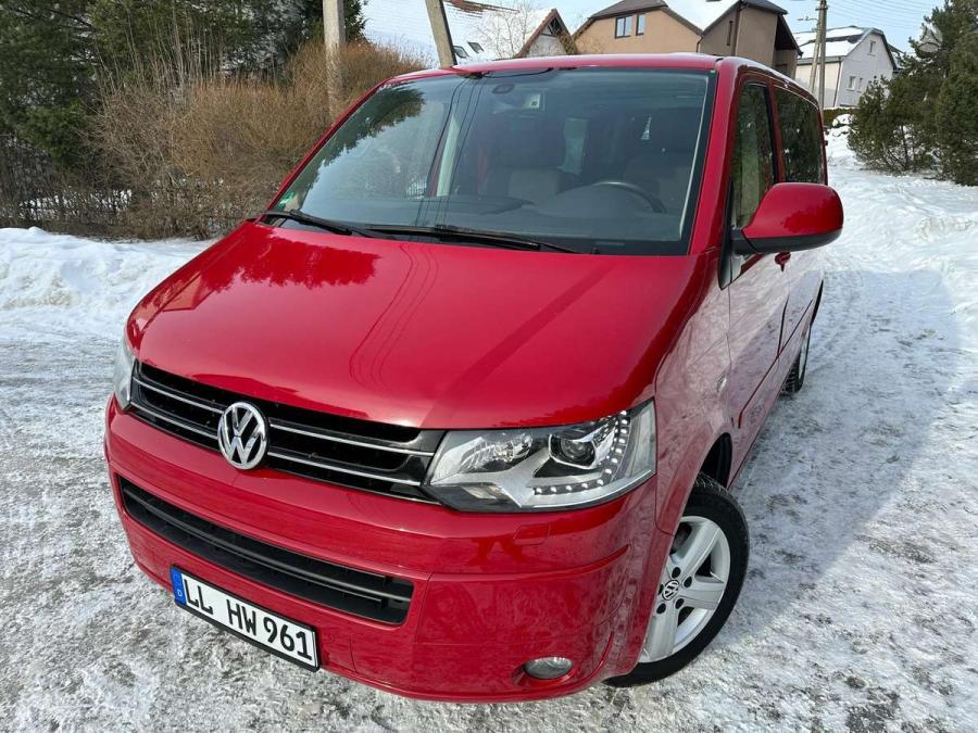 Sarkans Volkswagen Multivan 2013 Viļņa, ar dzinēja tilpumu 1.97 L un nobraukumu 297 tūkst. km par 15700 €, foto 2 vietnē AUTOMOTO.COM.LV